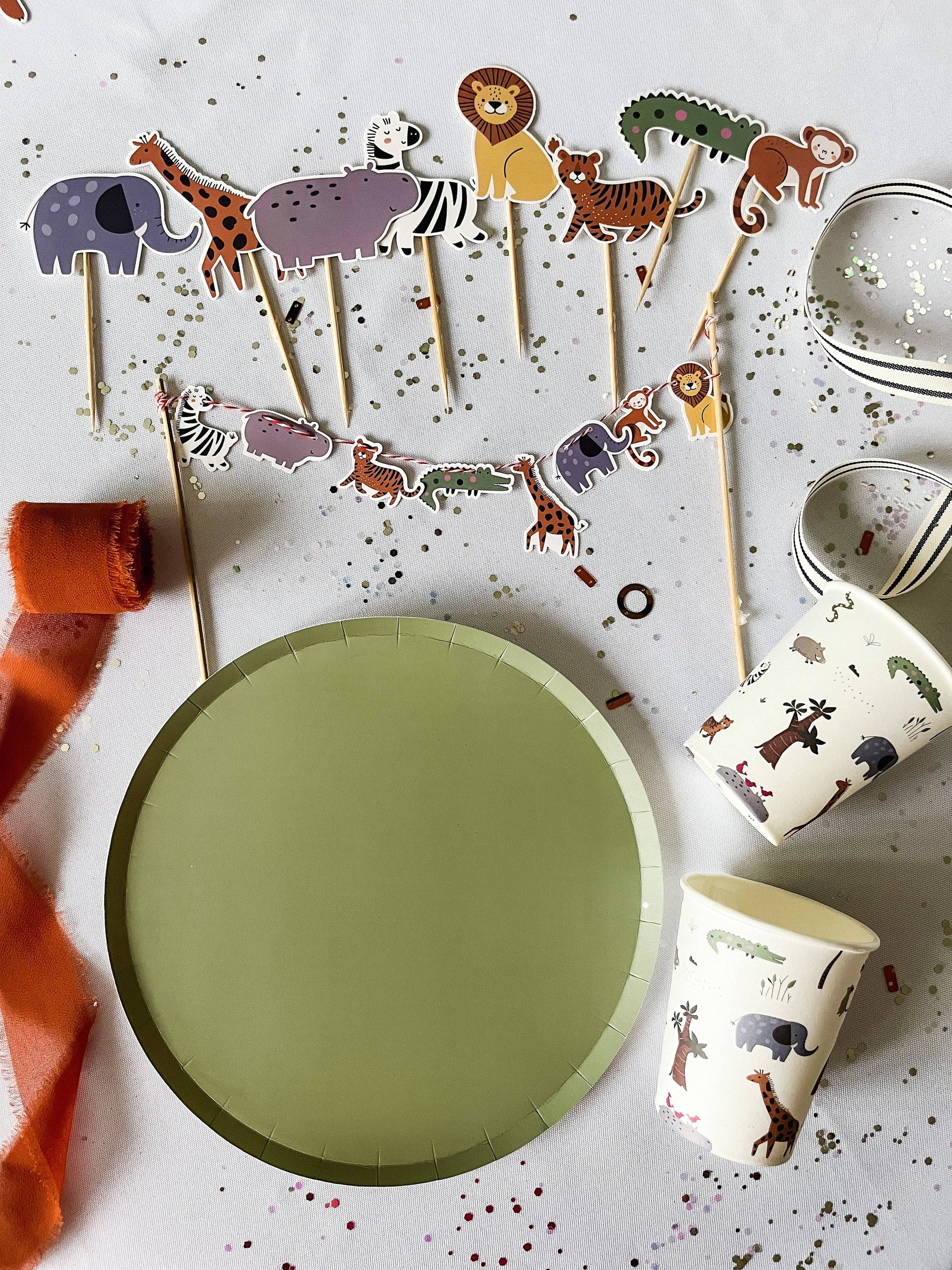 CLASSIC GREEN PAPER PARTY PLATES – CONFETTIMYPARTY