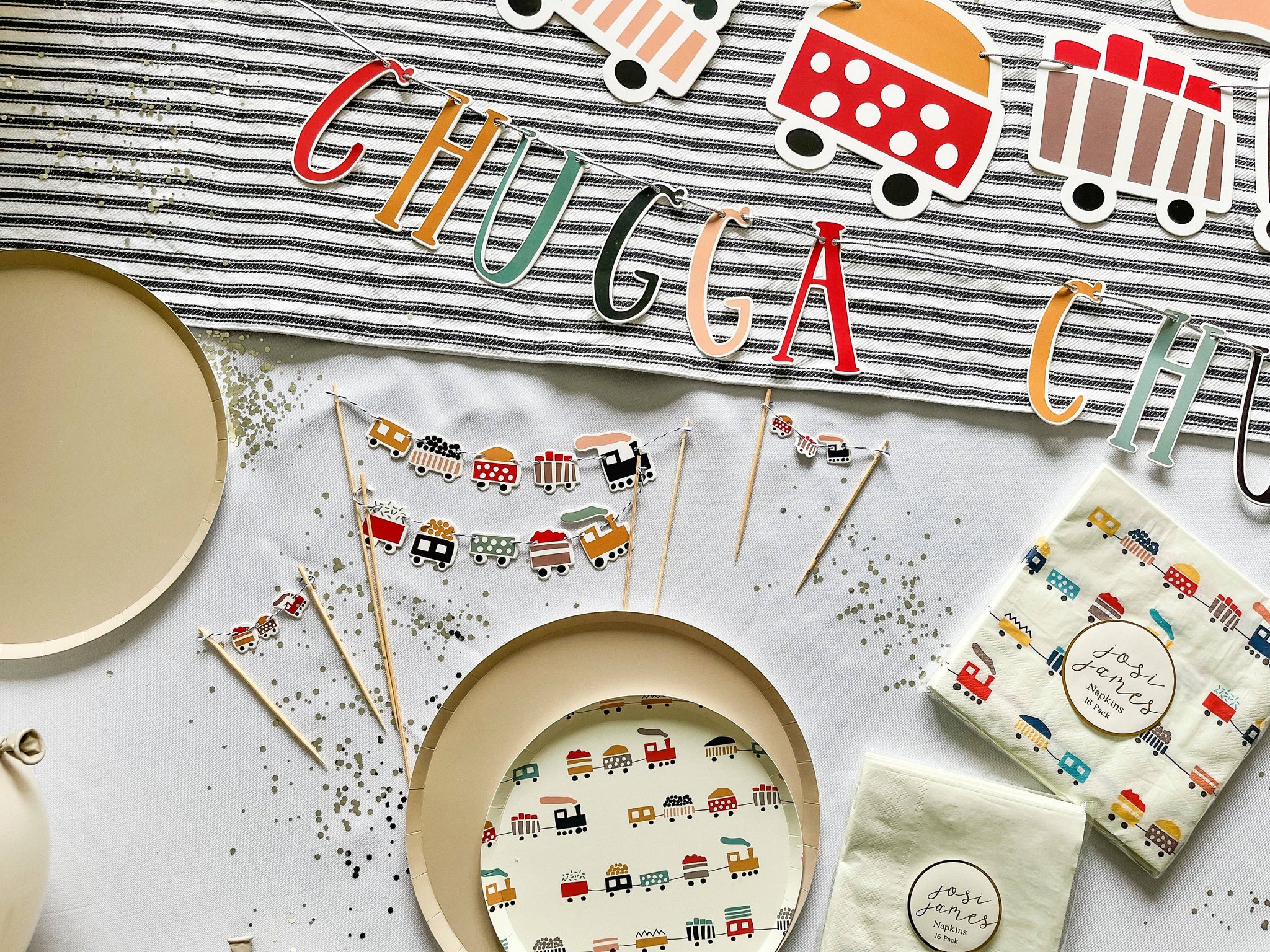 CLASSIC BEIGE PARTY PAPER PLATES – CONFETTIMYPARTY