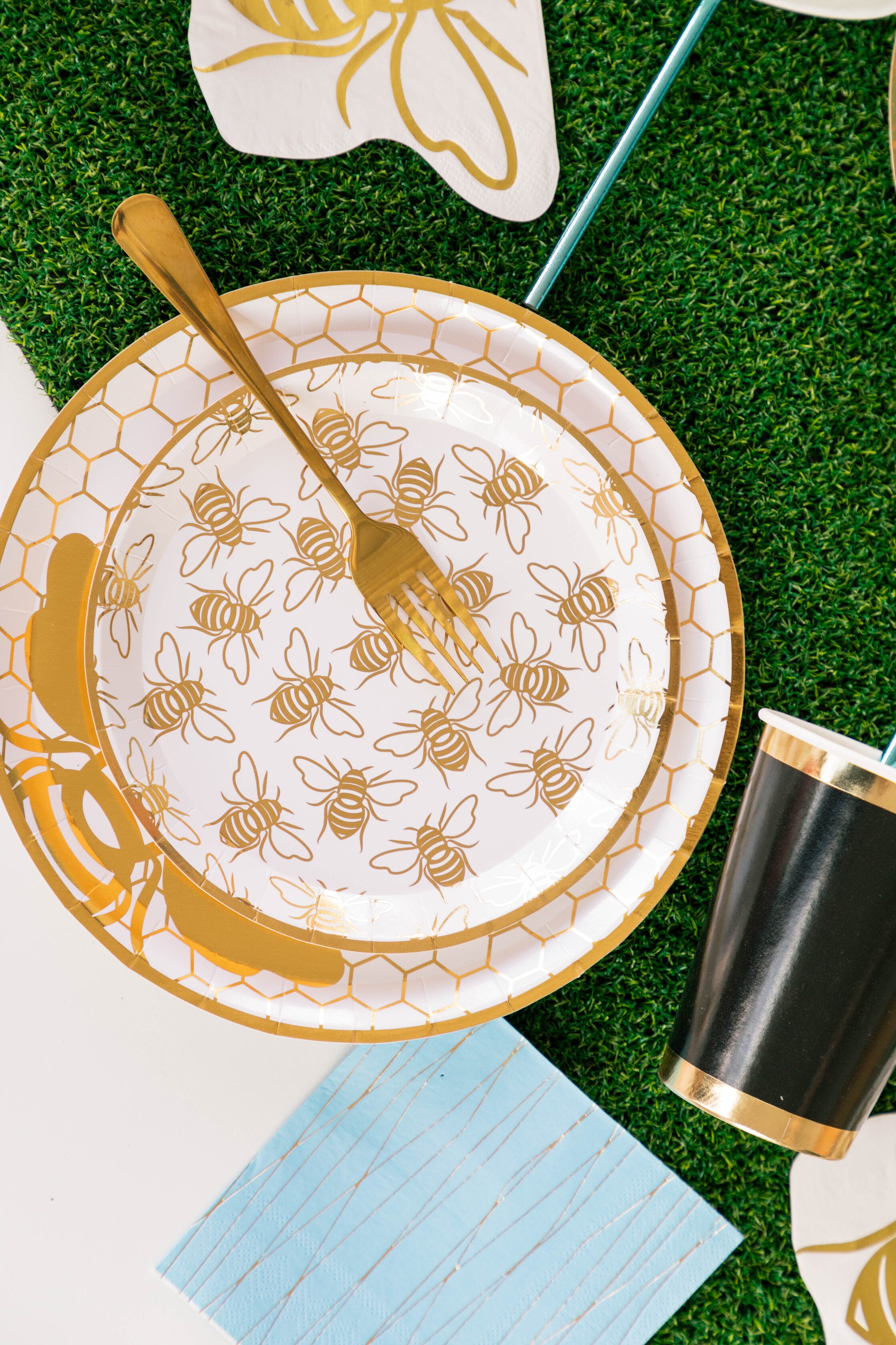HEY, BAE-BEE SMALL DESSERT PLATES – CONFETTIMYPARTY